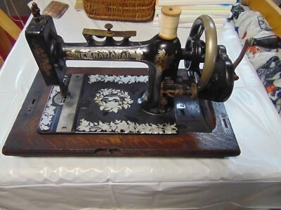 Best Hand Crank Sewing Machine Deals | Dealsan