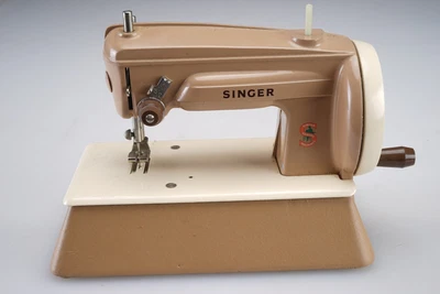 Best Hand Crank Sewing Machine Deals | Dealsan